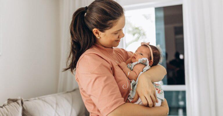 Tout savoir sur les petits boutons de bébé : causes et solutions ...